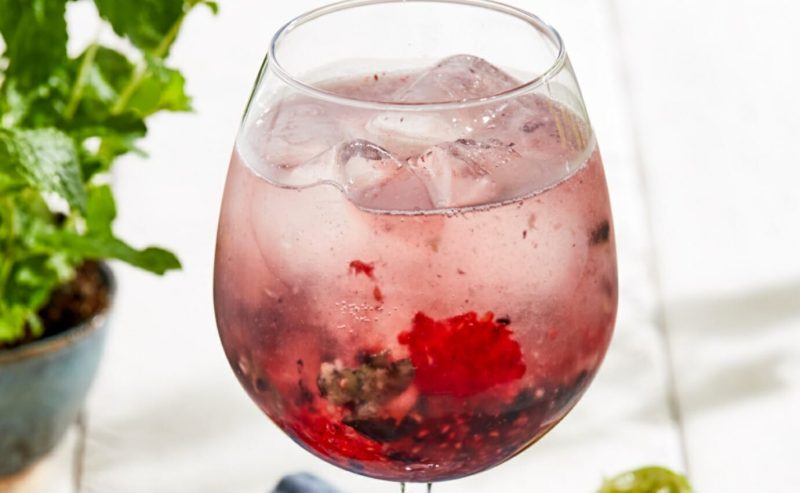 Berry Spritz | Recipe | Summer | Prosecco | Cocktail | The Ice Co