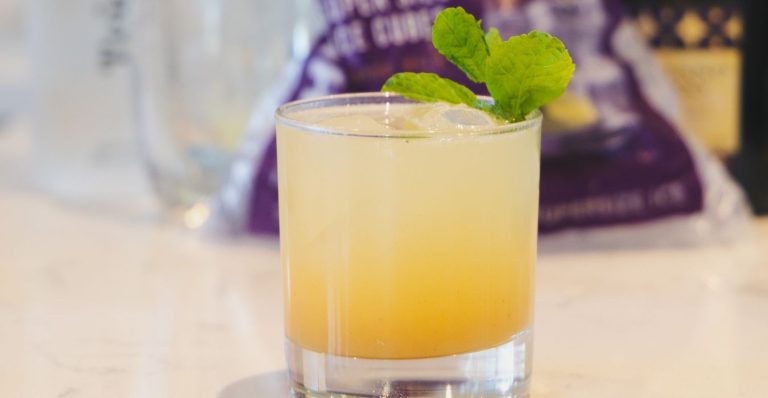 Bellini Peach Spritz » The Ice Co.